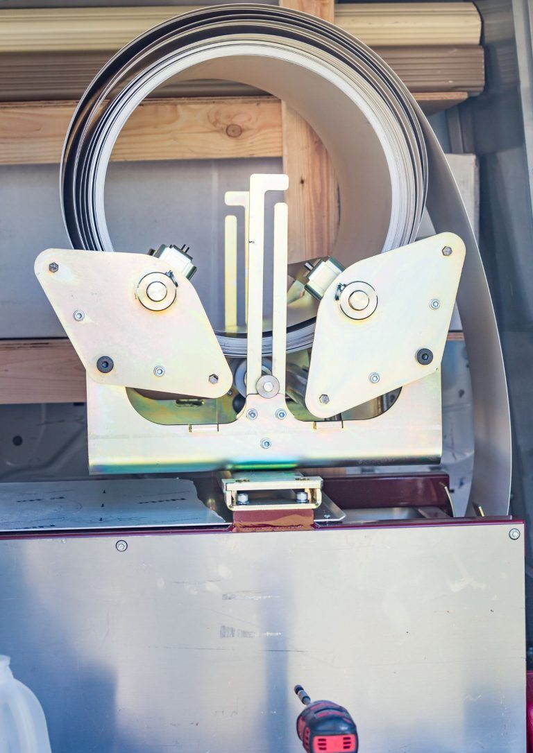 What Are Seamless Gutters? How seamless gutters are made? | Hands on ...